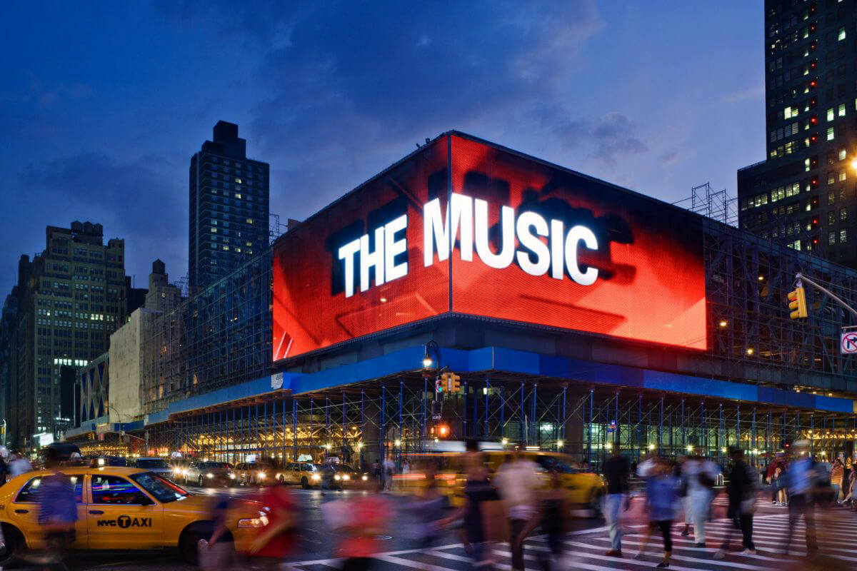 Real Life: Media Facades — DiMedia